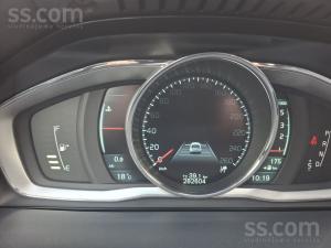 Pelēks Volvo V60 2014 Rīga, ar dzinēja tilpumu 2.00 L un nobraukumu 282 tūkst. km par 7495 €, foto 18 vietnē AUTOMOTO.COM.LV