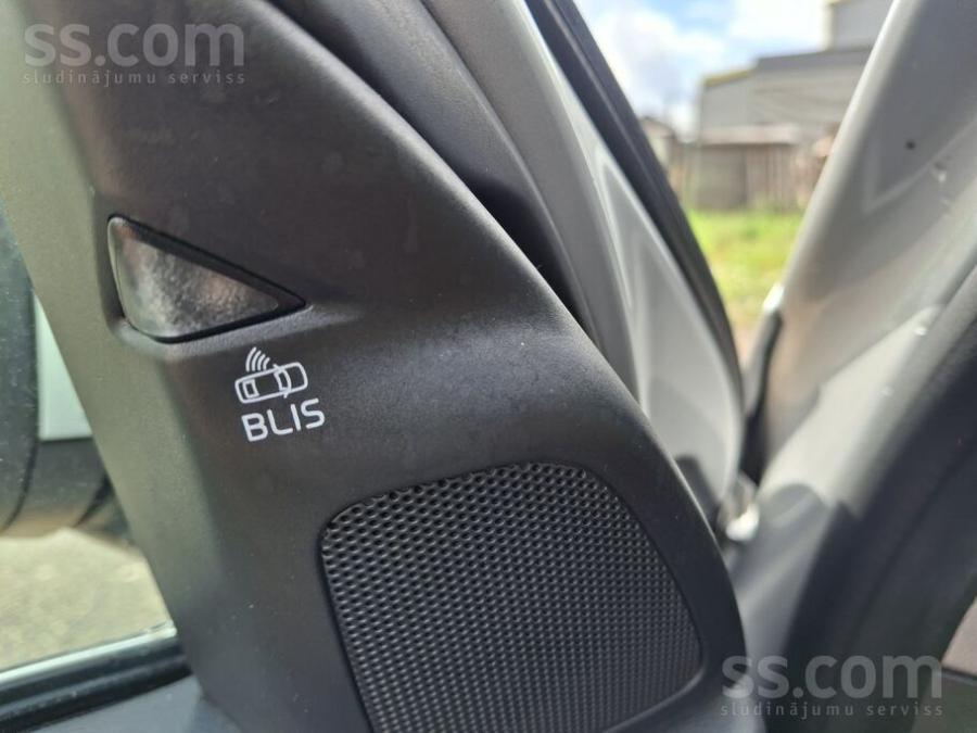 Pelēks Volvo V60 2014 Rīga, ar dzinēja tilpumu 2.00 L un nobraukumu 282 tūkst. km par 7495 €, foto 19 vietnē AUTOMOTO.COM.LV