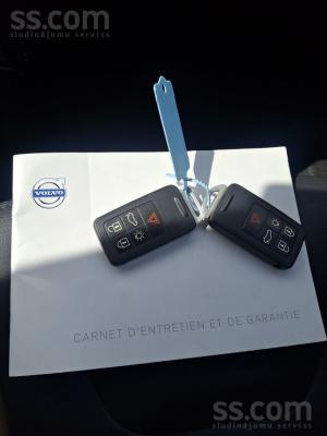 Pelēks Volvo V60 2014 Rīga, ar dzinēja tilpumu 2.00 L un nobraukumu 282 tūkst. km par 7495 €, foto 21 vietnē AUTOMOTO.COM.LV
