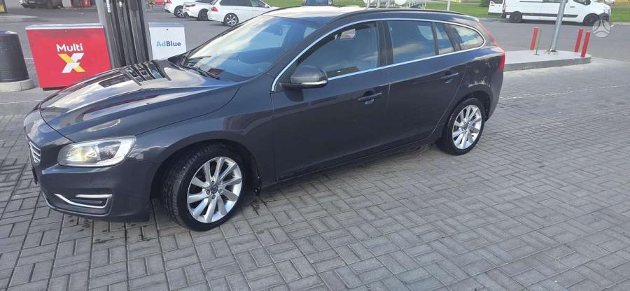 Pelēks Volvo V60 2014 Tauragė, ar dzinēja tilpumu 1.98 L un nobraukumu 400 tūkst. km par 4200 €, foto 3 vietnē AUTOMOTO.COM.LV