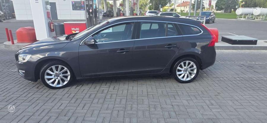Pelēks Volvo V60 2014 Tauragė, ar dzinēja tilpumu 1.98 L un nobraukumu 400 tūkst. km par 4200 €, foto 5 vietnē AUTOMOTO.COM.LV