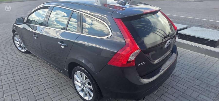 Pelēks Volvo V60 2014 Tauragė, ar dzinēja tilpumu 1.98 L un nobraukumu 400 tūkst. km par 4200 €, foto 7 vietnē AUTOMOTO.COM.LV