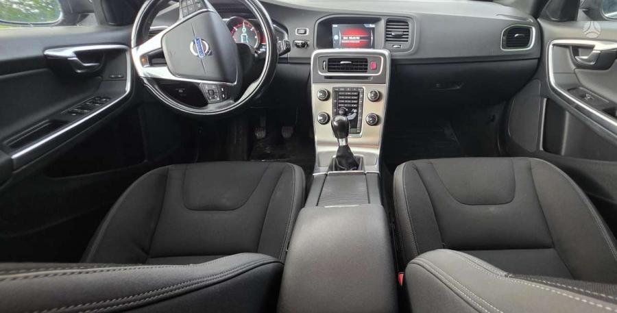 Pelēks Volvo V60 2014 Tauragė, ar dzinēja tilpumu 1.98 L un nobraukumu 400 tūkst. km par 4200 €, foto 10 vietnē AUTOMOTO.COM.LV