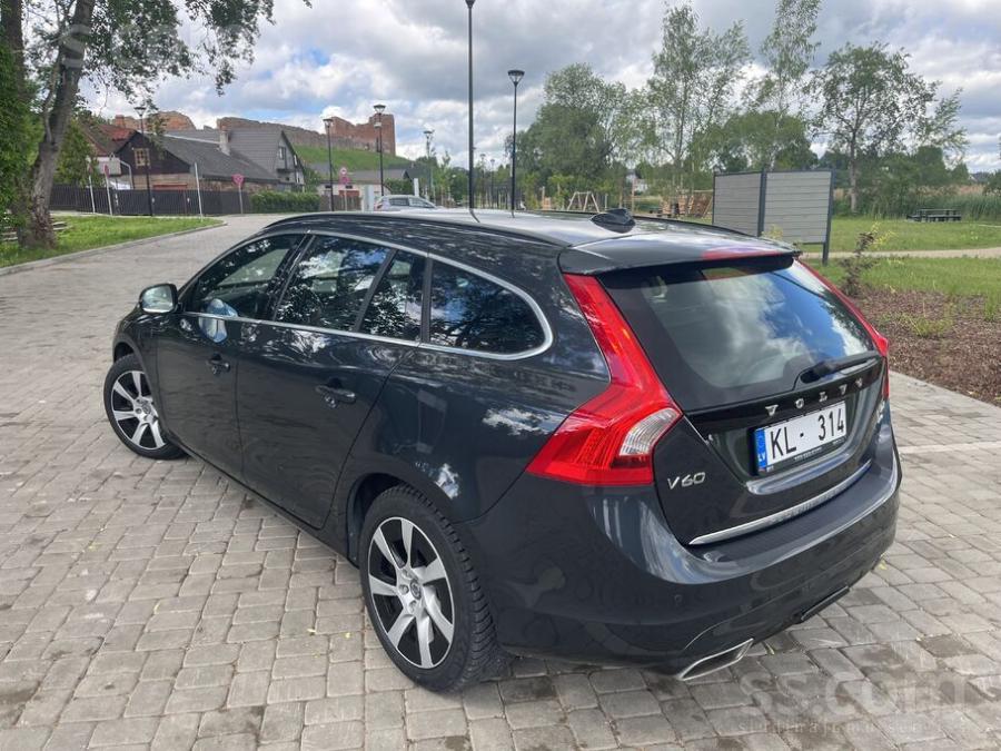 Grey Volvo V60 2014 in Ludza, with an engine capacity of 2.40 L and mileage of 332 thousand km for 7800 €, photo 4 on AUTOMOTO.COM.LV