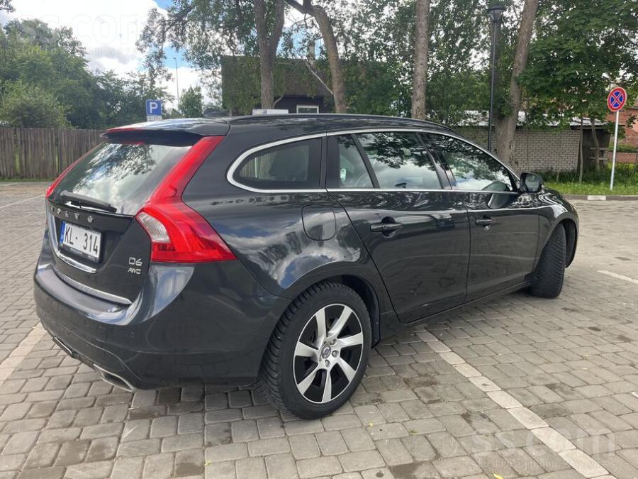 Grey Volvo V60 2014 in Ludza, with an engine capacity of 2.40 L and mileage of 332 thousand km for 7800 €, photo 6 on AUTOMOTO.COM.LV
