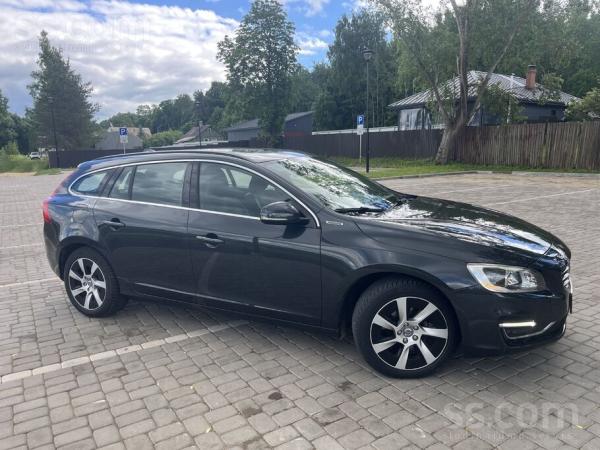 Grey Volvo V60 2014 in Ludza, with an engine capacity of 2.40 L and mileage of 332 thousand km for 7800 €, photo 6 on AUTOMOTO.COM.LV