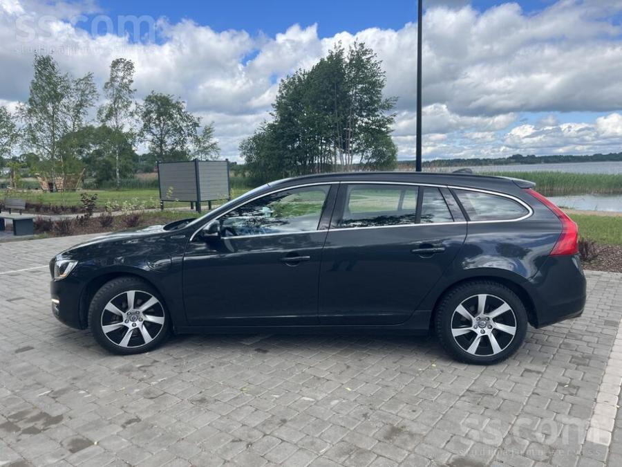 Grey Volvo V60 2014 in Ludza, with an engine capacity of 2.40 L and mileage of 332 thousand km for 7800 €, photo 9 on AUTOMOTO.COM.LV