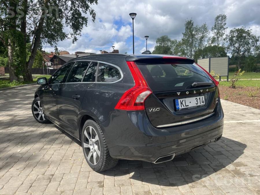 Grey Volvo V60 2014 in Ludza, with an engine capacity of 2.40 L and mileage of 332 thousand km for 7800 €, photo 10 on AUTOMOTO.COM.LV