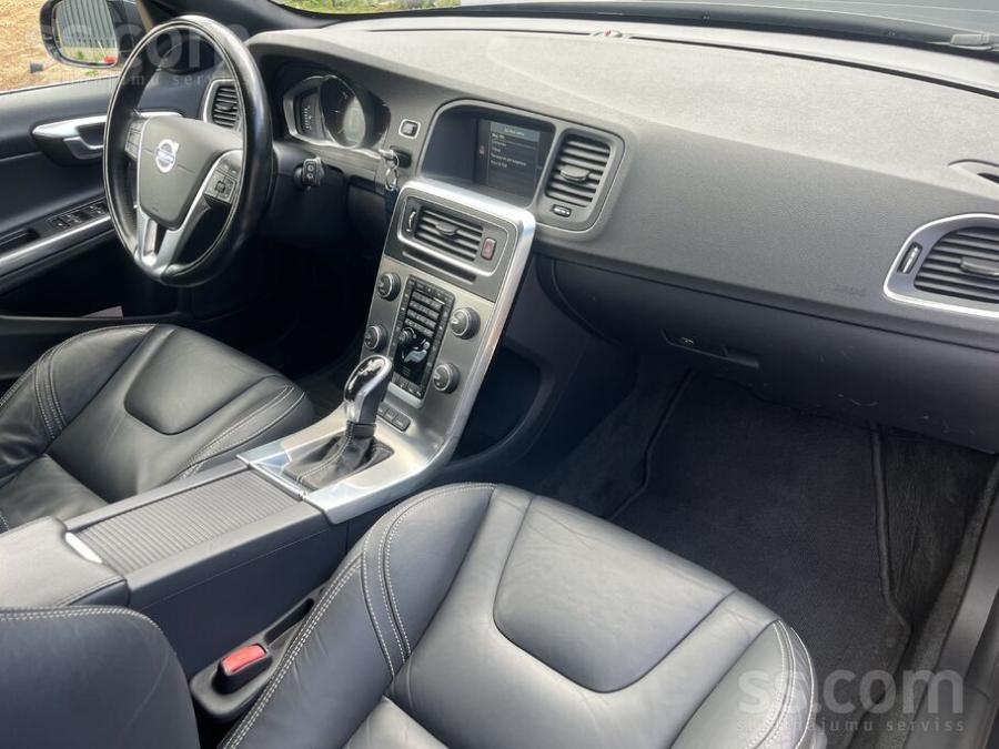 Grey Volvo V60 2014 in Ludza, with an engine capacity of 2.40 L and mileage of 332 thousand km for 7800 €, photo 12 on AUTOMOTO.COM.LV