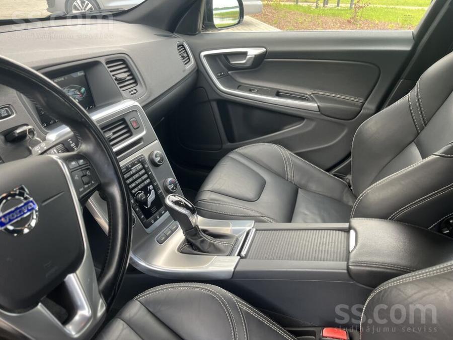 Grey Volvo V60 2014 in Ludza, with an engine capacity of 2.40 L and mileage of 332 thousand km for 7800 €, photo 15 on AUTOMOTO.COM.LV