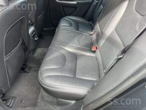 Grey Volvo V60 2014 in Ludza, with an engine capacity of 2.40 L and mileage of 332 thousand km for 7800 €, photo 16 on AUTOMOTO.COM.LV