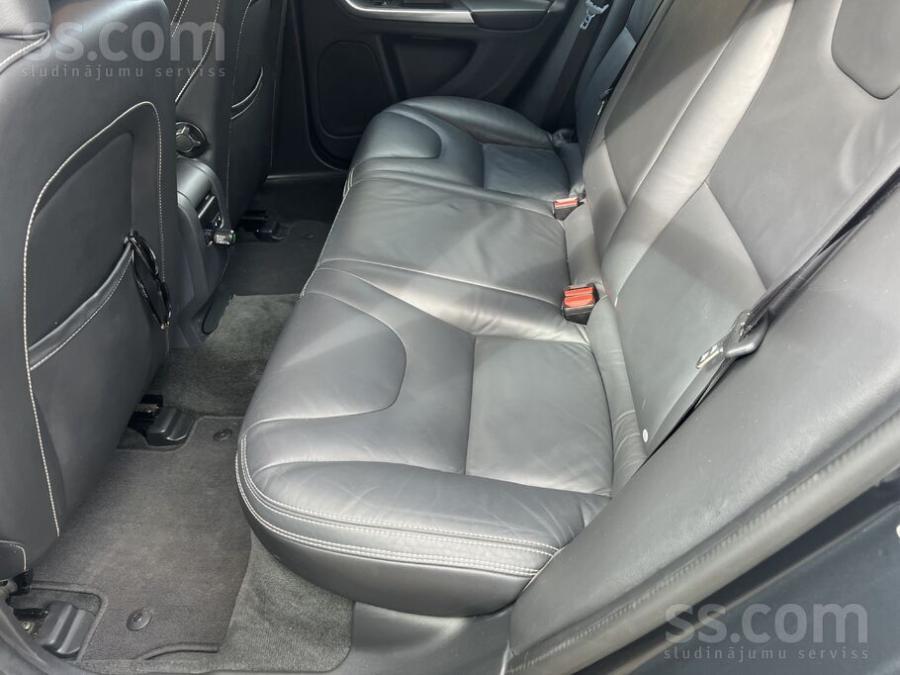 Grey Volvo V60 2014 in Ludza, with an engine capacity of 2.40 L and mileage of 332 thousand km for 7800 €, photo 16 on AUTOMOTO.COM.LV