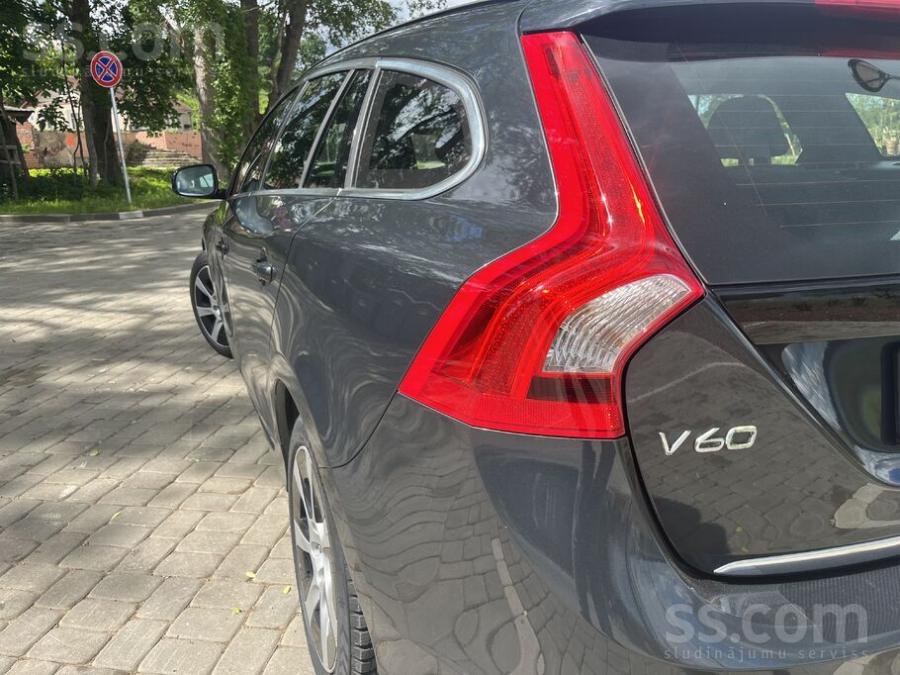 Grey Volvo V60 2014 in Ludza, with an engine capacity of 2.40 L and mileage of 332 thousand km for 7800 €, photo 20 on AUTOMOTO.COM.LV