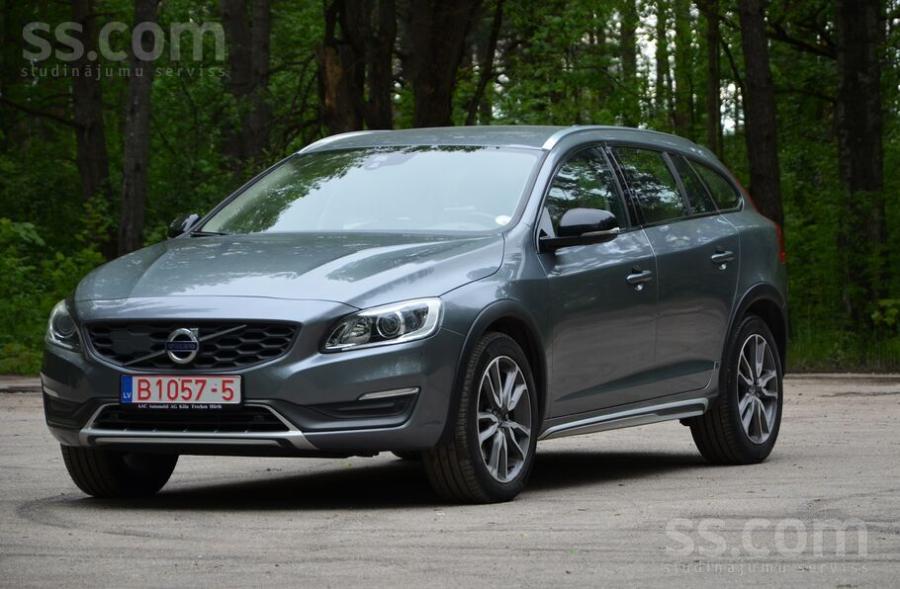 Grey Volvo V60 2015 in Riga, with an engine capacity of 2.40 L and mileage of 213 thousand km for 10250 €, photo 3 on AUTOMOTO.COM.LV