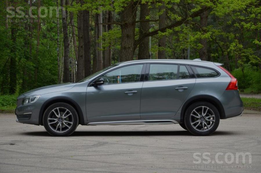 Grey Volvo V60 2015 in Riga, with an engine capacity of 2.40 L and mileage of 213 thousand km for 10250 €, photo 4 on AUTOMOTO.COM.LV