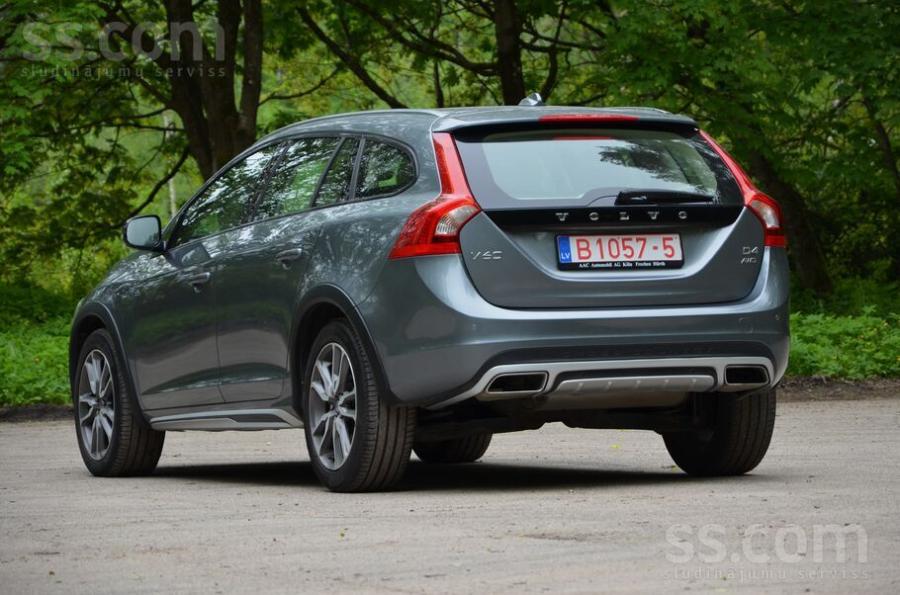 Grey Volvo V60 2015 in Riga, with an engine capacity of 2.40 L and mileage of 213 thousand km for 10250 €, photo 5 on AUTOMOTO.COM.LV