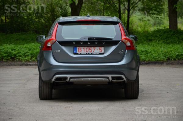 Pelēks Volvo V60 2015 Rīga, ar dzinēja tilpumu 2.40 L un nobraukumu 213 tūkst. km par 10250 €, foto 6 vietnē AUTOMOTO.COM.LV