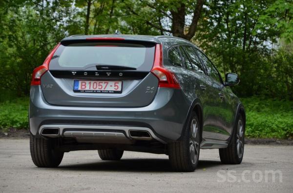 Pelēks Volvo V60 2015 Rīga, ar dzinēja tilpumu 2.40 L un nobraukumu 213 tūkst. km par 10250 €, foto 7 vietnē AUTOMOTO.COM.LV
