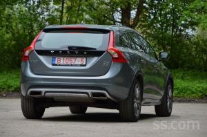 Grey Volvo V60 2015 in Riga, with an engine capacity of 2.40 L and mileage of 213 thousand km for 10250 €, photo 7 on AUTOMOTO.COM.LV