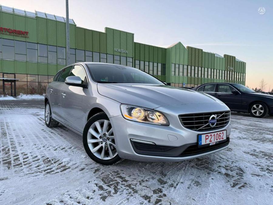 Grey Volvo V60 2015 in Vilnius, with an engine capacity of 1.60 L and mileage of 269 thousand km for 6350 €, photo 1 on AUTOMOTO.COM.LV