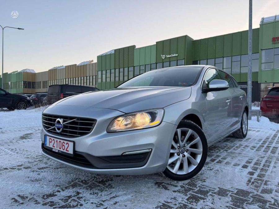 Grey Volvo V60 2015 in Vilnius, with an engine capacity of 1.60 L and mileage of 269 thousand km for 6350 €, photo 2 on AUTOMOTO.COM.LV