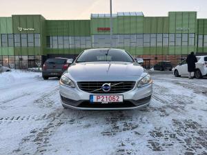 Grey Volvo V60 2015 in Vilnius, with an engine capacity of 1.60 L and mileage of 269 thousand km for 6350 €, photo 3 on AUTOMOTO.COM.LV