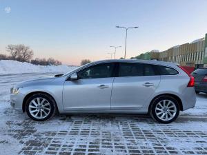 Grey Volvo V60 2015 in Vilnius, with an engine capacity of 1.60 L and mileage of 269 thousand km for 6350 €, photo 4 on AUTOMOTO.COM.LV