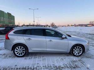 Grey Volvo V60 2015 in Vilnius, with an engine capacity of 1.60 L and mileage of 269 thousand km for 6350 €, photo 5 on AUTOMOTO.COM.LV