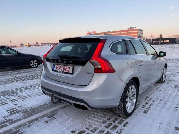 Pelēks Volvo V60 2015 Viļņa, ar dzinēja tilpumu 1.60 L un nobraukumu 269 tūkst. km par 6350 €, foto 6 vietnē AUTOMOTO.COM.LV