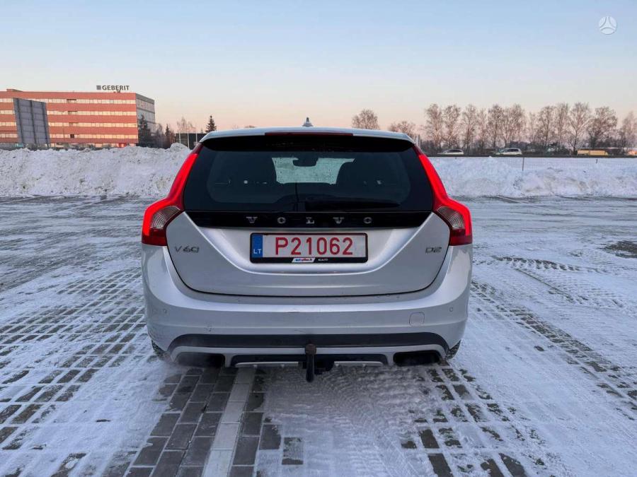 Grey Volvo V60 2015 in Vilnius, with an engine capacity of 1.60 L and mileage of 269 thousand km for 6350 €, photo 7 on AUTOMOTO.COM.LV