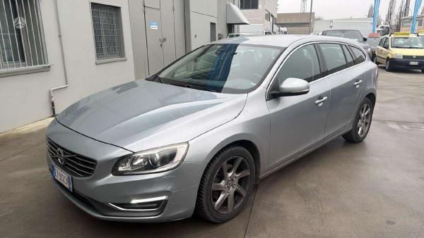 Grey Volvo V60 2015 in Kaunas, with an engine capacity of 2.00 L and mileage of 300 thousand km for 5950 €, photo 2 on AUTOMOTO.COM.LV
