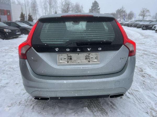 Grey Volvo V60 2015 in Kaunas, with an engine capacity of 2.00 L and mileage of 300 thousand km for 6500 €, photo 5 on AUTOMOTO.COM.LV