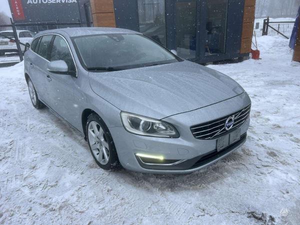Grey Volvo V60 2015 in Kaunas, with an engine capacity of 2.00 L and mileage of 300 thousand km for 6500 €, photo 7 on AUTOMOTO.COM.LV