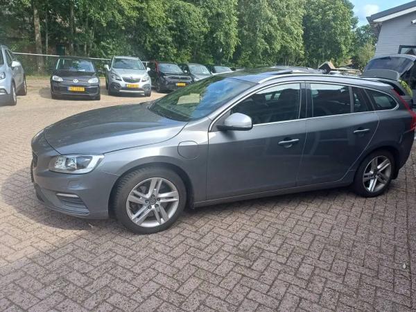 Grey Volvo V60 2015 in Jurmala, with an engine capacity of 2.40 L and mileage of 342 thousand km for 7990 €, photo 1 on AUTOMOTO.COM.LV