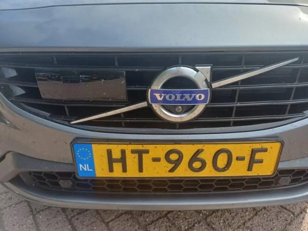 Pelēks Volvo V60 2015 Jūrmala, ar dzinēja tilpumu 2.40 L un nobraukumu 342 tūkst. km par 7990 €, foto 2 vietnē AUTOMOTO.COM.LV