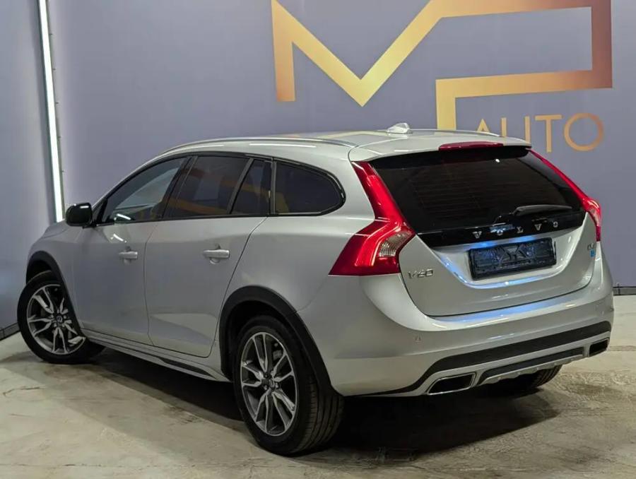 Pelēks Volvo V60 2016 Jūrmala, ar dzinēja tilpumu 2.00 L un nobraukumu 186 tūkst. km par 11950 €, foto 3 vietnē AUTOMOTO.COM.LV