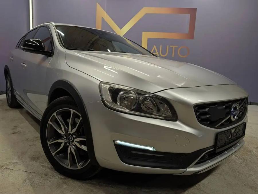 Pelēks Volvo V60 2016 Jūrmala, ar dzinēja tilpumu 2.00 L un nobraukumu 186 tūkst. km par 11950 €, foto 8 vietnē AUTOMOTO.COM.LV