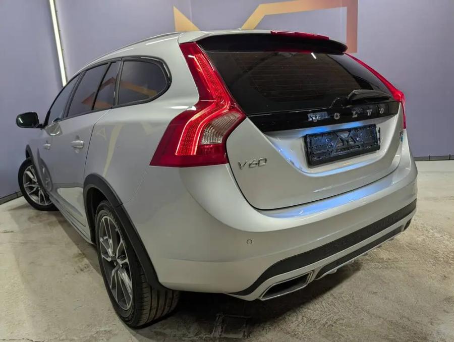 Pelēks Volvo V60 2016 Jūrmala, ar dzinēja tilpumu 2.00 L un nobraukumu 186 tūkst. km par 11950 €, foto 9 vietnē AUTOMOTO.COM.LV