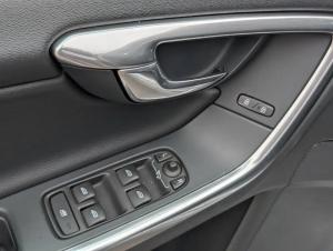Pelēks Volvo V60 2016 Jūrmala, ar dzinēja tilpumu 2.00 L un nobraukumu 186 tūkst. km par 11950 €, foto 16 vietnē AUTOMOTO.COM.LV