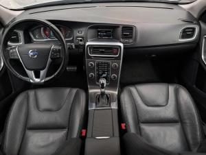 Pelēks Volvo V60 2016 Jūrmala, ar dzinēja tilpumu 2.00 L un nobraukumu 186 tūkst. km par 11950 €, foto 25 vietnē AUTOMOTO.COM.LV