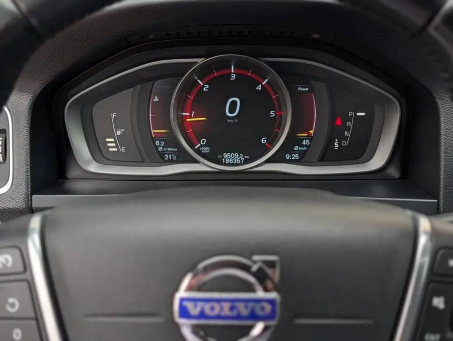 Pelēks Volvo V60 2016 Jūrmala, ar dzinēja tilpumu 2.00 L un nobraukumu 186 tūkst. km par 11950 €, foto 27 vietnē AUTOMOTO.COM.LV