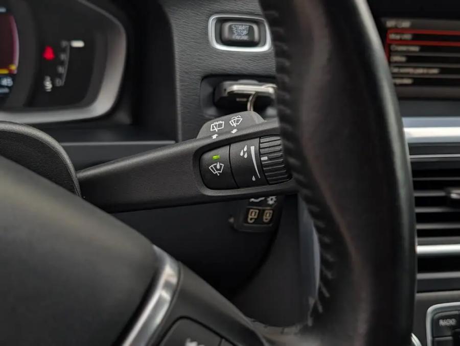 Pelēks Volvo V60 2016 Jūrmala, ar dzinēja tilpumu 2.00 L un nobraukumu 186 tūkst. km par 11950 €, foto 29 vietnē AUTOMOTO.COM.LV