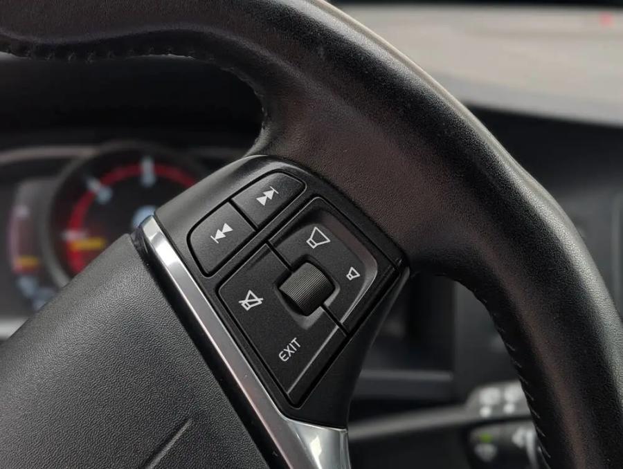 Pelēks Volvo V60 2016 Jūrmala, ar dzinēja tilpumu 2.00 L un nobraukumu 186 tūkst. km par 11950 €, foto 30 vietnē AUTOMOTO.COM.LV
