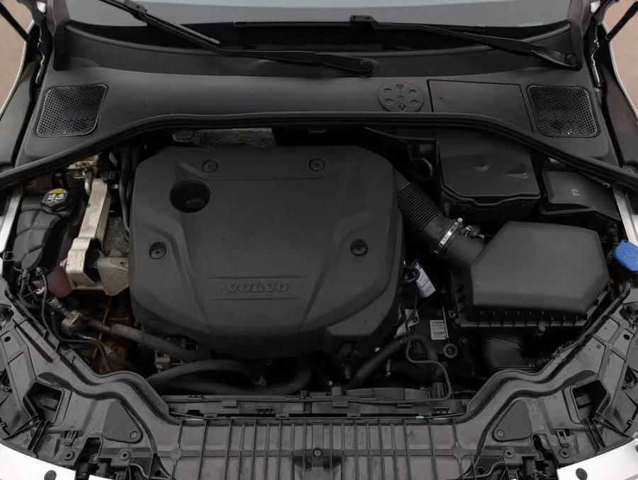 Pelēks Volvo V60 2016 Jūrmala, ar dzinēja tilpumu 2.00 L un nobraukumu 186 tūkst. km par 11950 €, foto 33 vietnē AUTOMOTO.COM.LV