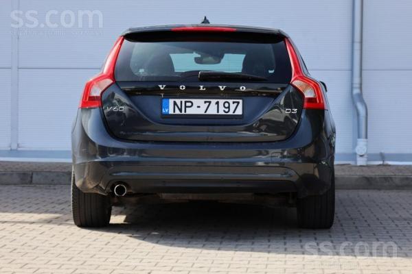 Pelēks Volvo V60 2016 Rīga, ar dzinēja tilpumu 2.00 L un nobraukumu 378 tūkst. km par 5495 €, foto 5 vietnē AUTOMOTO.COM.LV