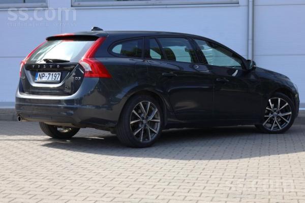 Pelēks Volvo V60 2016 Rīga, ar dzinēja tilpumu 2.00 L un nobraukumu 378 tūkst. km par 5495 €, foto 6 vietnē AUTOMOTO.COM.LV