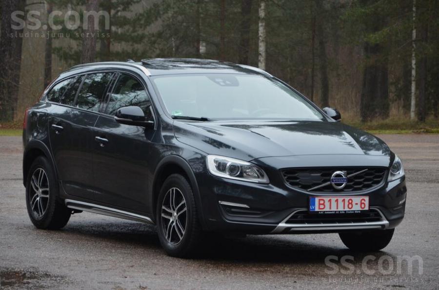 Grey Volvo V60 2017 in Riga, with an engine capacity of 2.40 L and mileage of 196 thousand km for 13990 €, photo 1 on AUTOMOTO.COM.LV