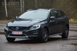 Grey Volvo V60 2017 in Riga, with an engine capacity of 2.40 L and mileage of 196 thousand km for 13990 €, photo 5 on AUTOMOTO.COM.LV