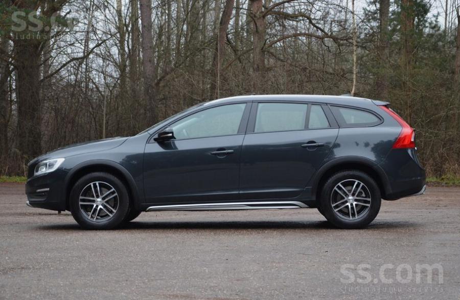 Grey Volvo V60 2017 in Riga, with an engine capacity of 2.40 L and mileage of 196 thousand km for 13990 €, photo 6 on AUTOMOTO.COM.LV