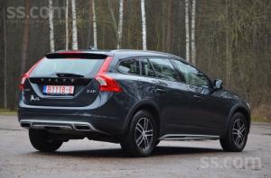 Grey Volvo V60 2017 in Riga, with an engine capacity of 2.40 L and mileage of 196 thousand km for 13990 €, photo 9 on AUTOMOTO.COM.LV